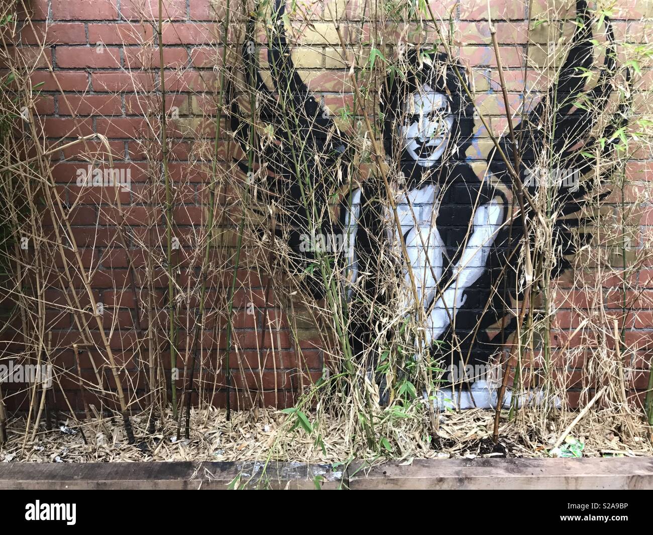 Angel graffiti hi-res stock photography and images - Alamy
