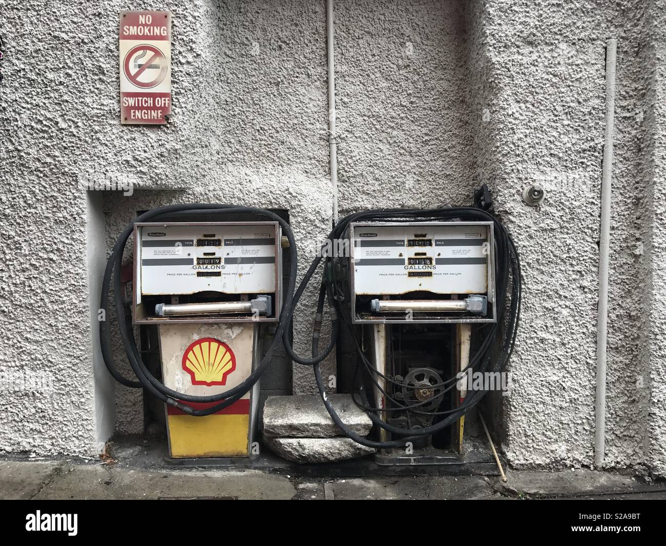 Old shell petrol pumps High Resolution Stock Photography and Images - Alamy