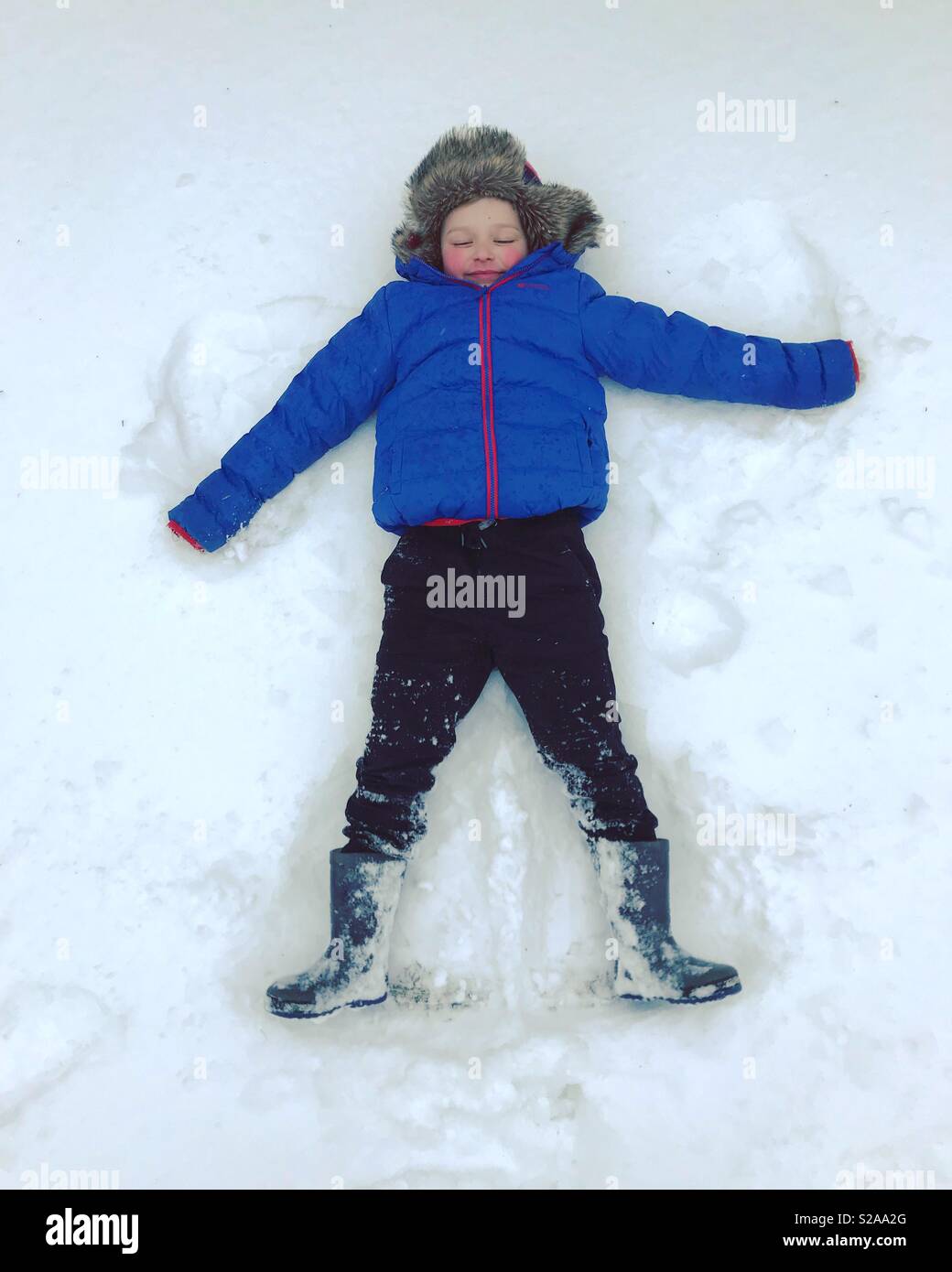 Winter snow coat hi-res stock photography and images - Alamy