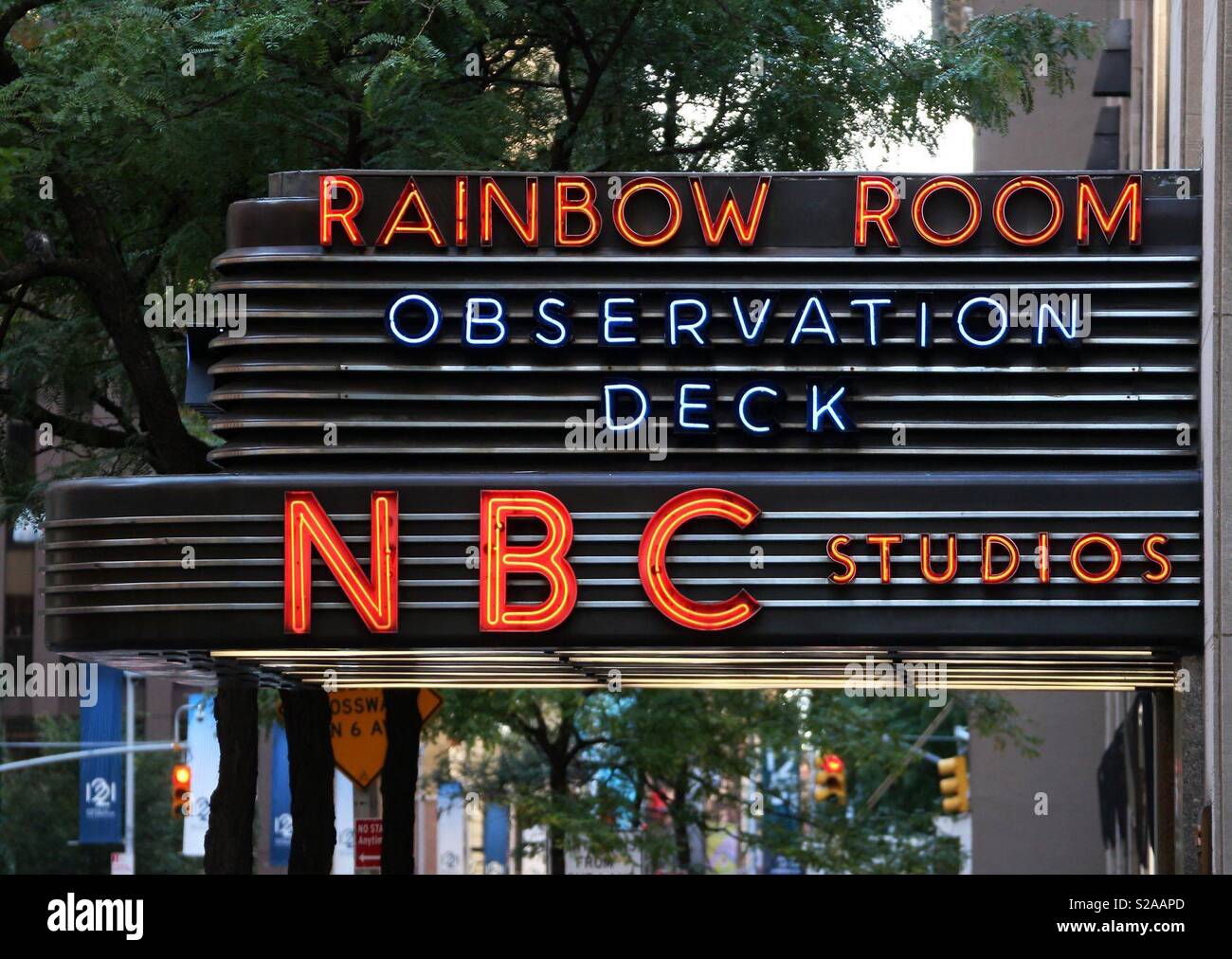 Rainbow room observation deck nbc hi-res stock photography and images ...