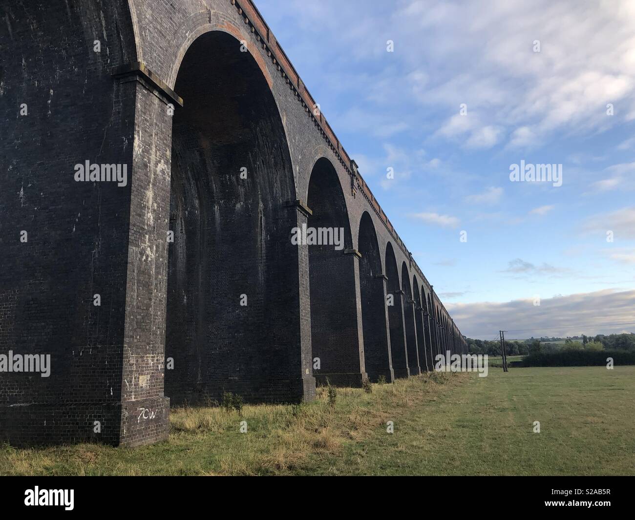 Viaduct arches hi-res stock photography and images - Alamy