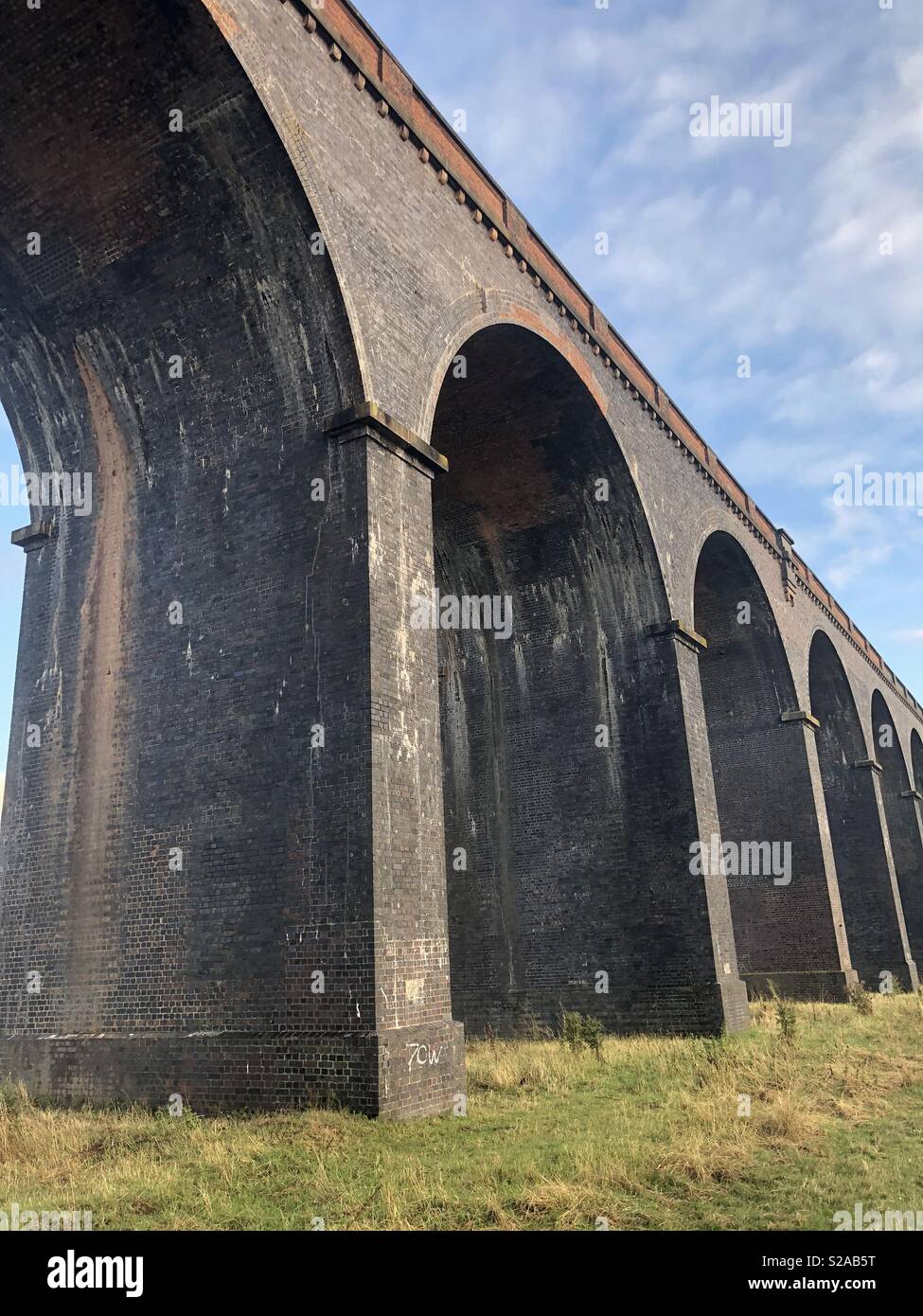 Viaduct arches hi-res stock photography and images - Alamy