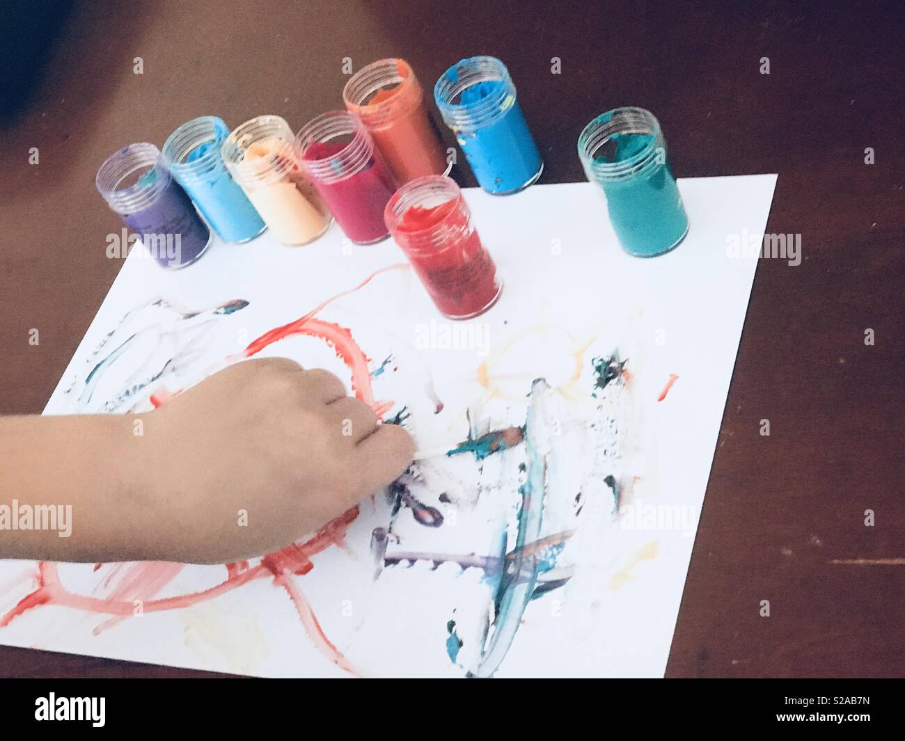 Finger painting kids hi-res stock photography and images - Alamy