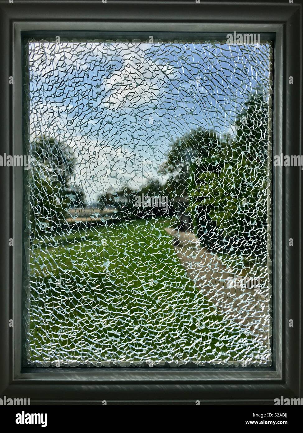 Shattered frame hi-res stock photography and images - Alamy