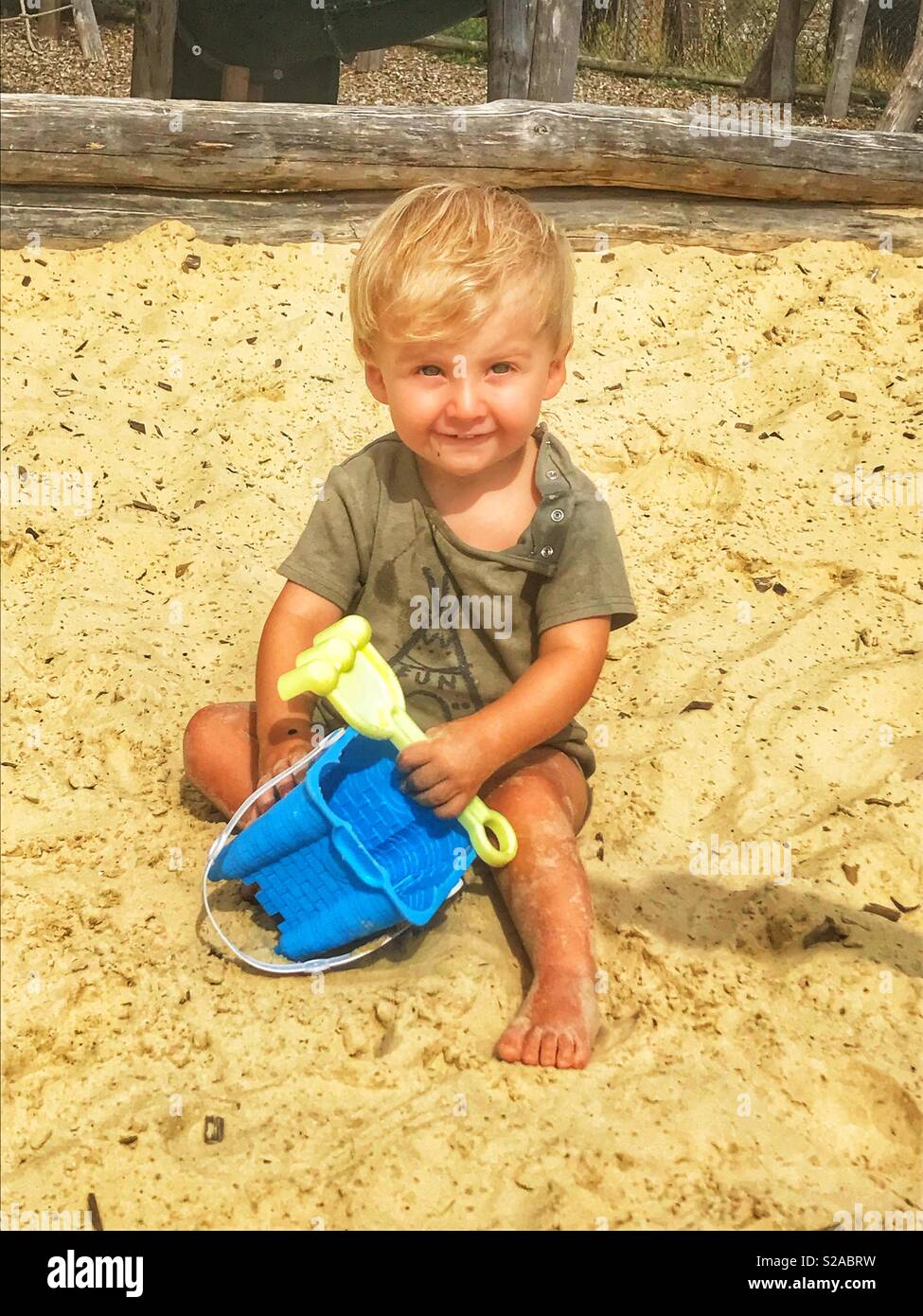 Boy bucket sand hi-res stock photography and images - Alamy