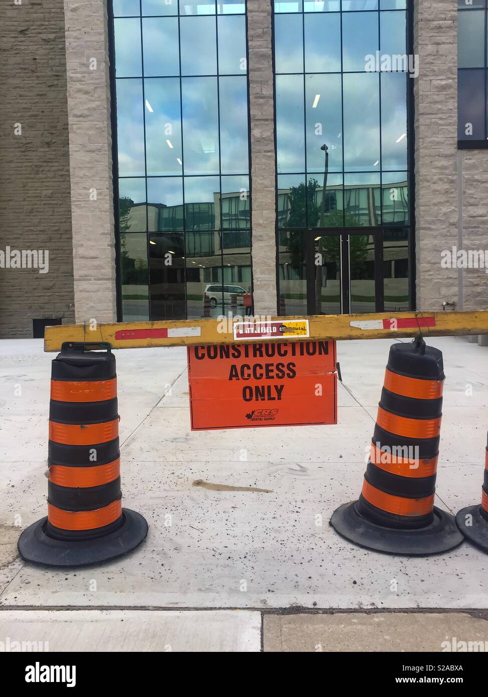 Vertical construction hi-res stock photography and images - Alamy