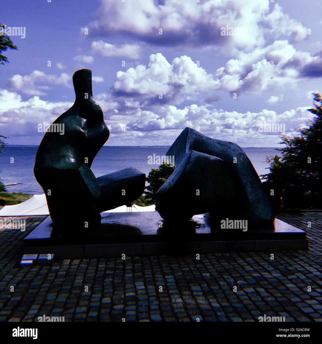 Henry moore art hi-res stock photography and images - Alamy