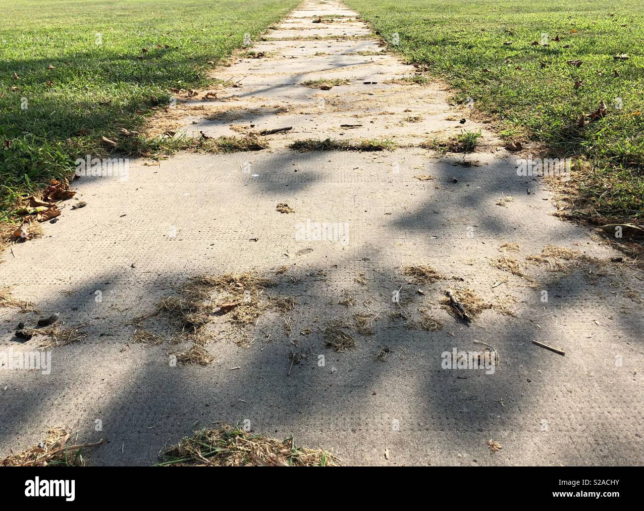 Empty sidewalk hi-res stock photography and images - Alamy