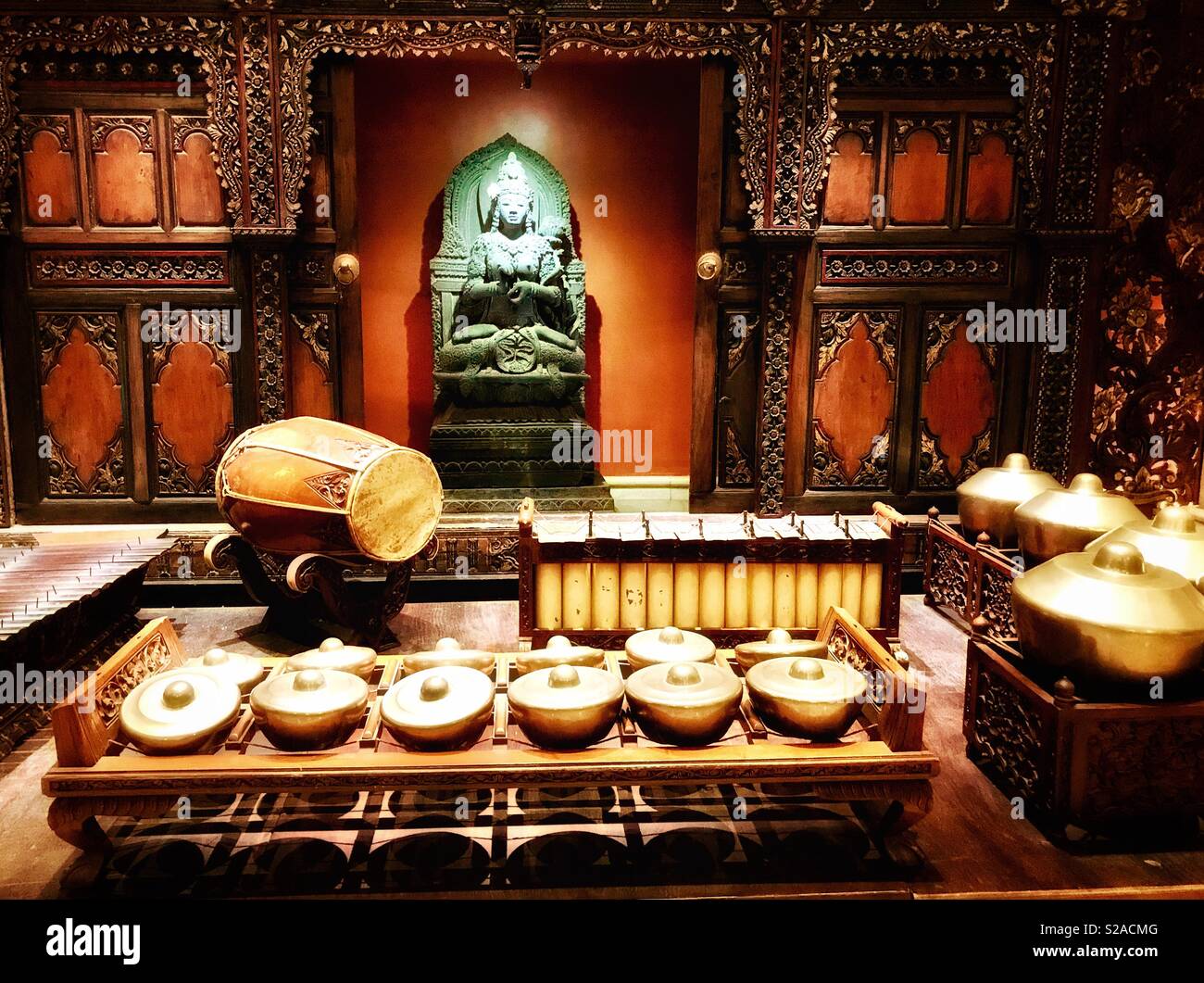 Gamelan java indonesia hi-res stock photography and images - Alamy