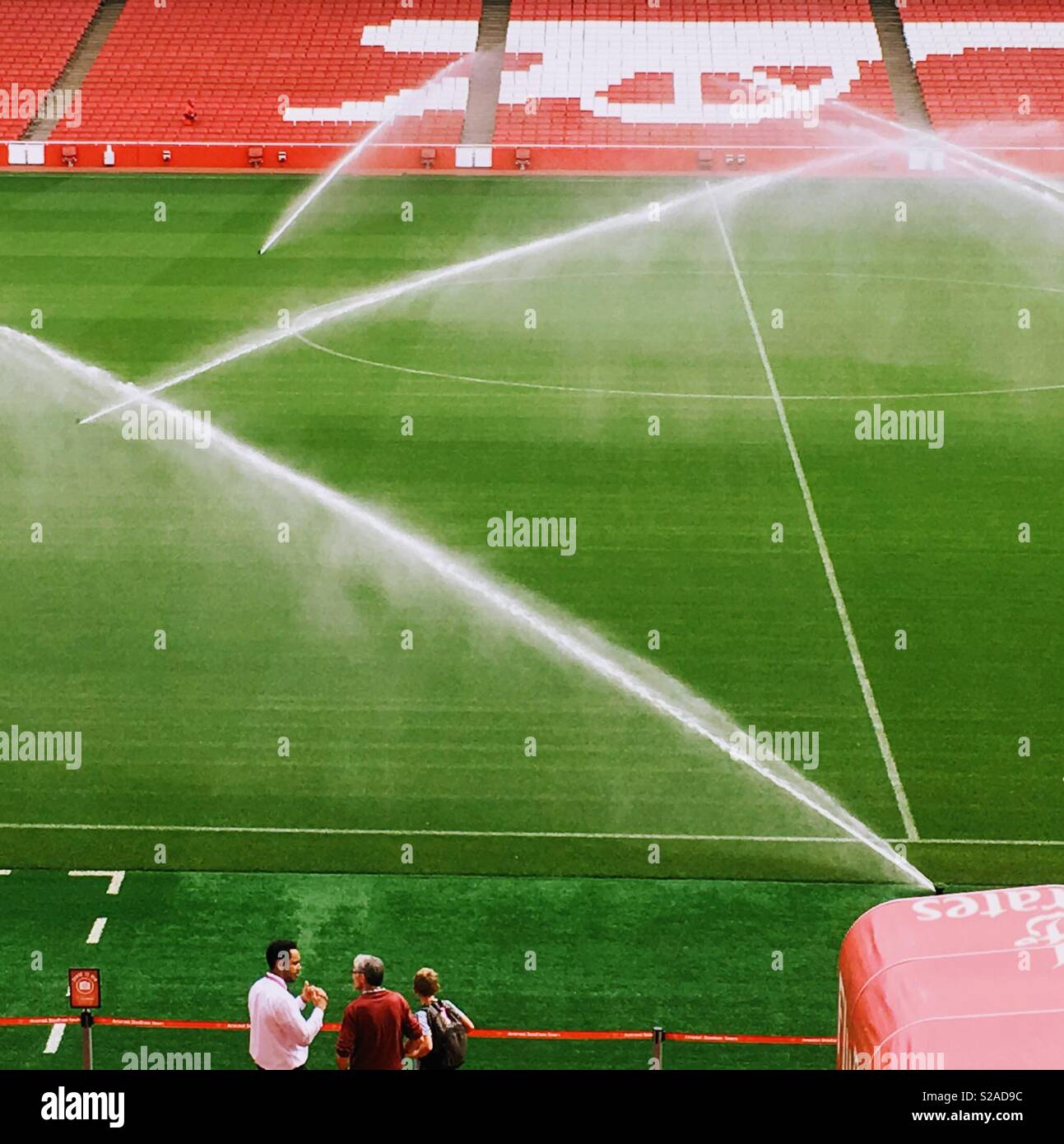 Sprinklers watering the pitch hi-res stock photography and images - Alamy