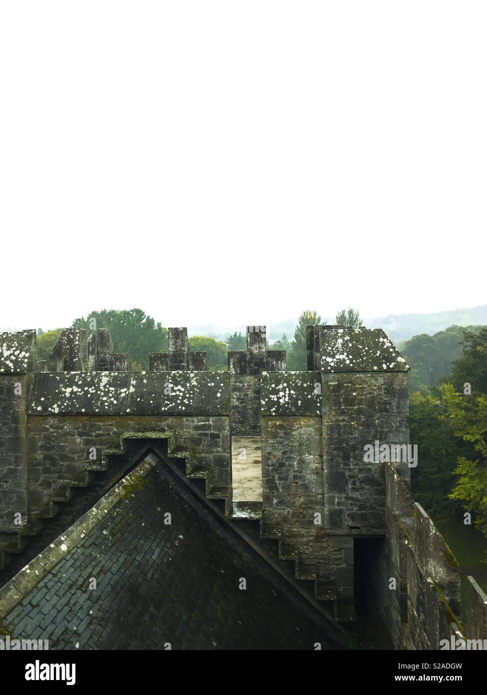 Medieval castle walls hi-res stock photography and images - Alamy