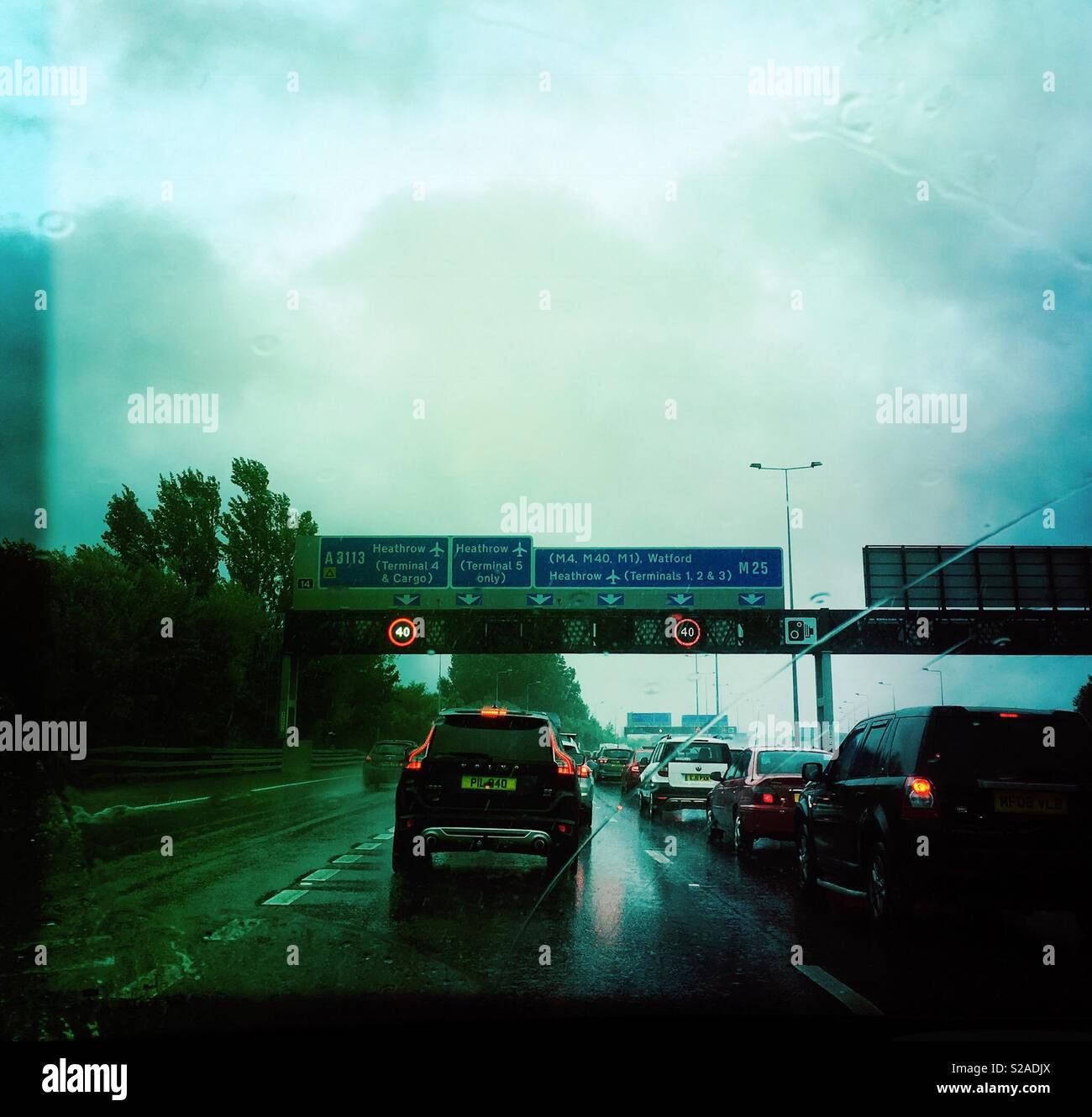 London m25 orbital motorway hi-res stock photography and images - Alamy