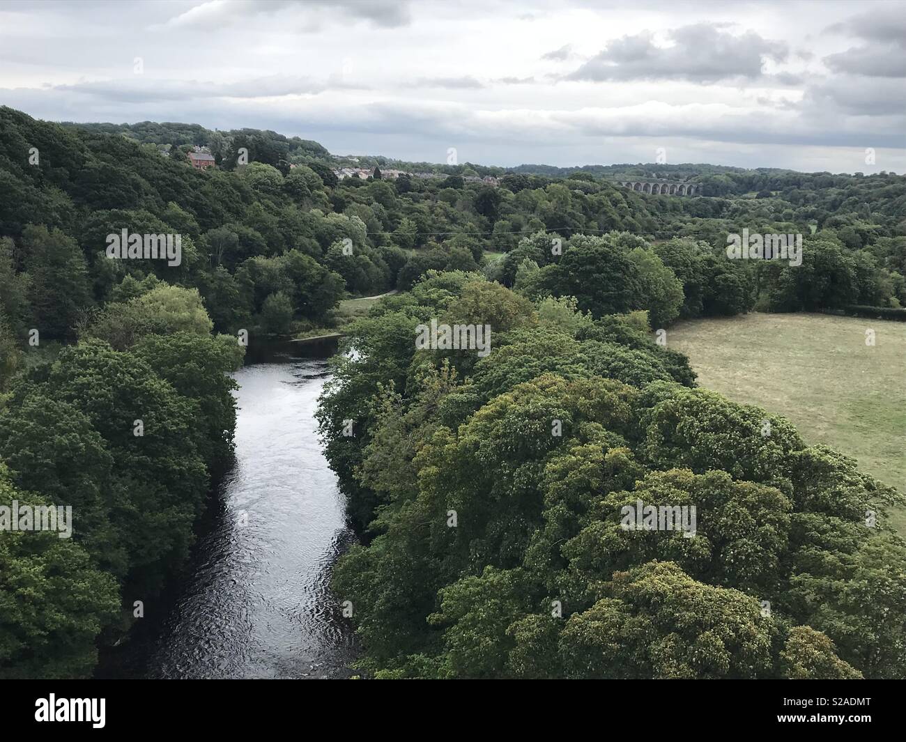 English river scene hi-res stock photography and images - Alamy