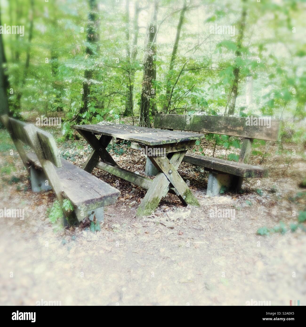Break benches hi-res stock photography and images - Alamy