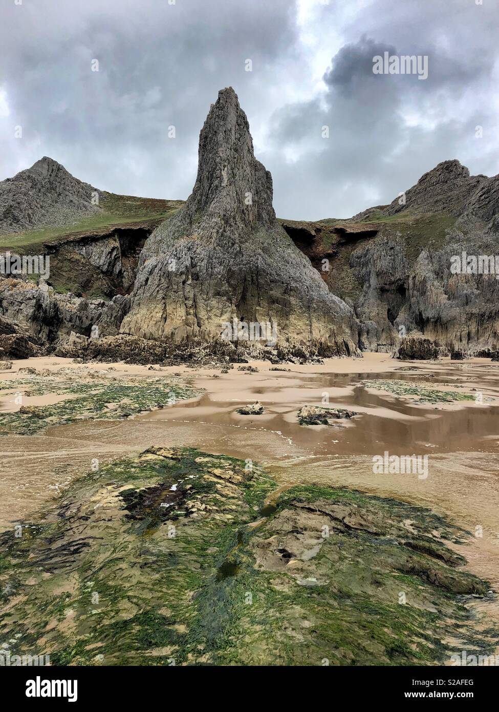 Dramatic limestone scenery at Mewslade beach, South Gower, Wales Stock ...