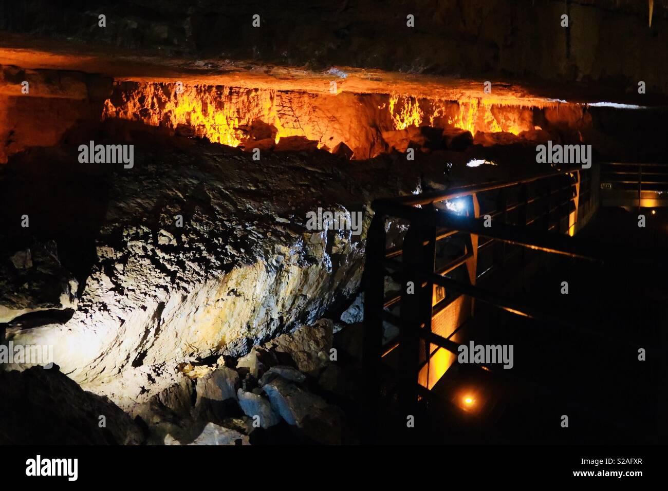 Caves of france hi-res stock photography and images - Alamy