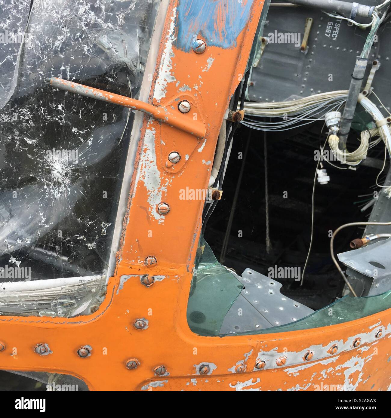 Crash damaged helicopter hi-res stock photography and images - Alamy