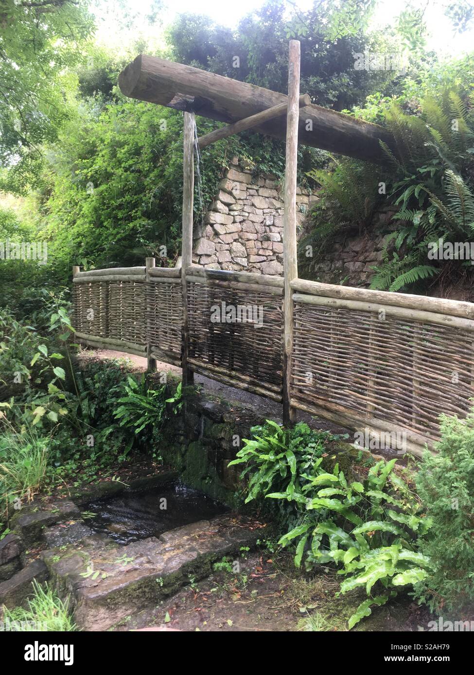 Garden water feature hi-res stock photography and images - Alamy