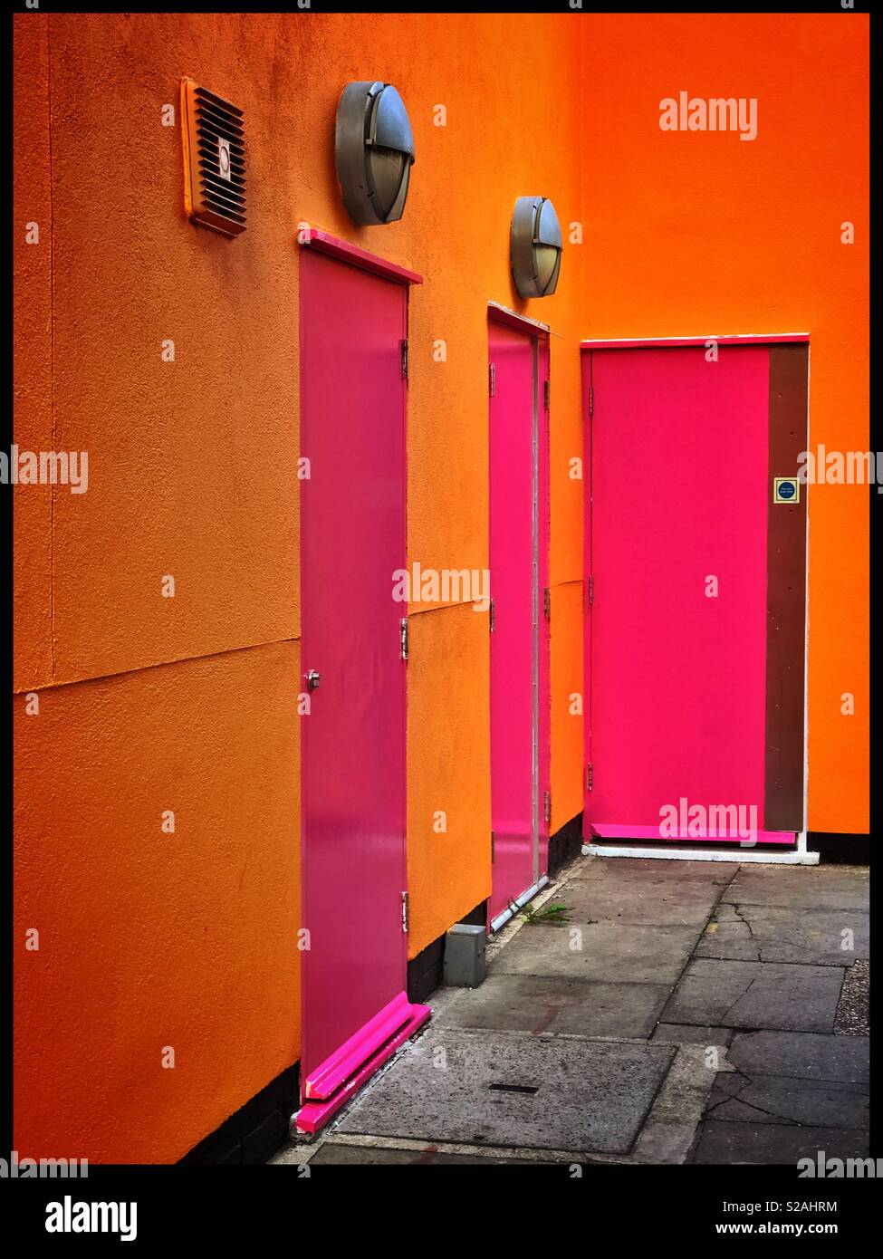 Pink doors hi-res stock photography and images - Alamy