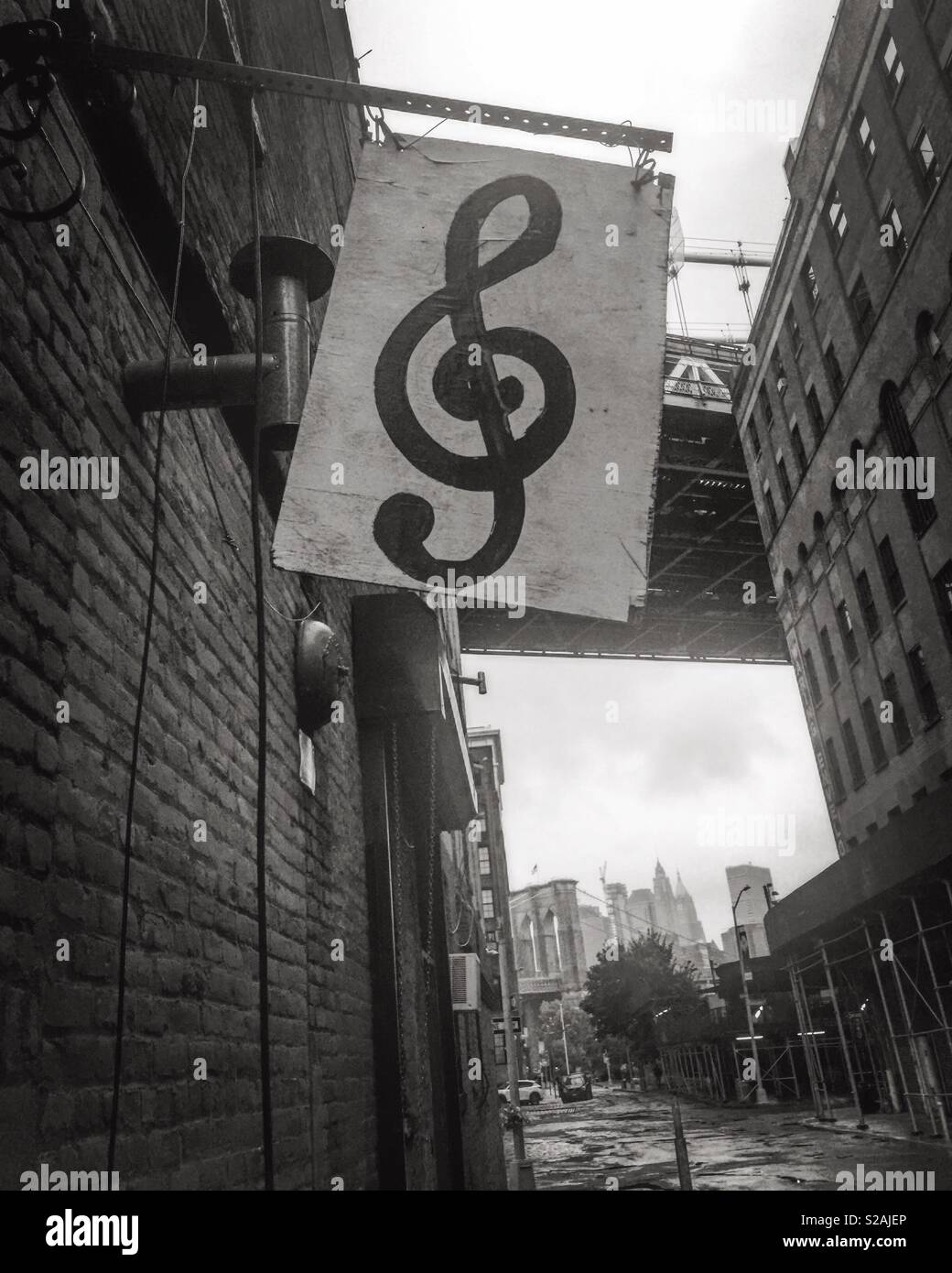 A treble clef sign hangs on a DUMBO street Stock Photo - Alamy