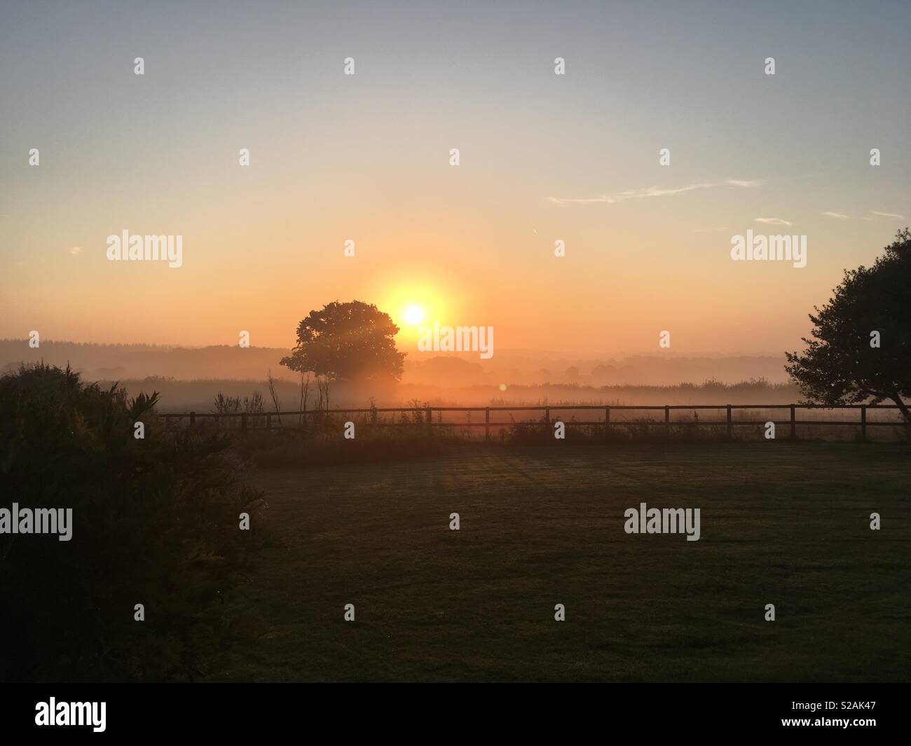 Sunrise in the countryside hi-res stock photography and images - Alamy
