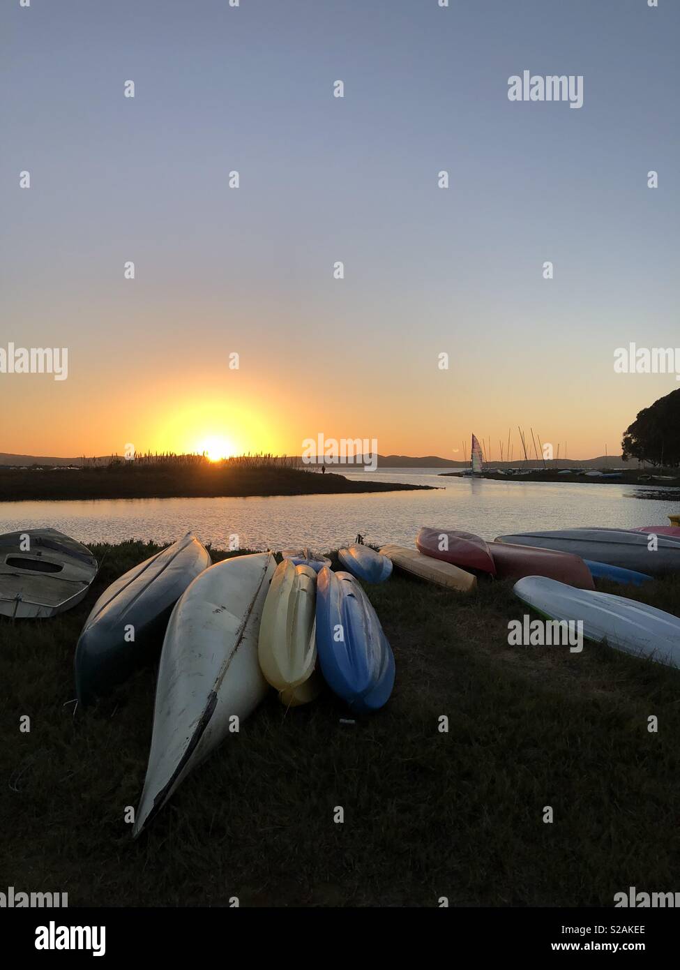 Golden hour boats hi-res stock photography and images - Alamy