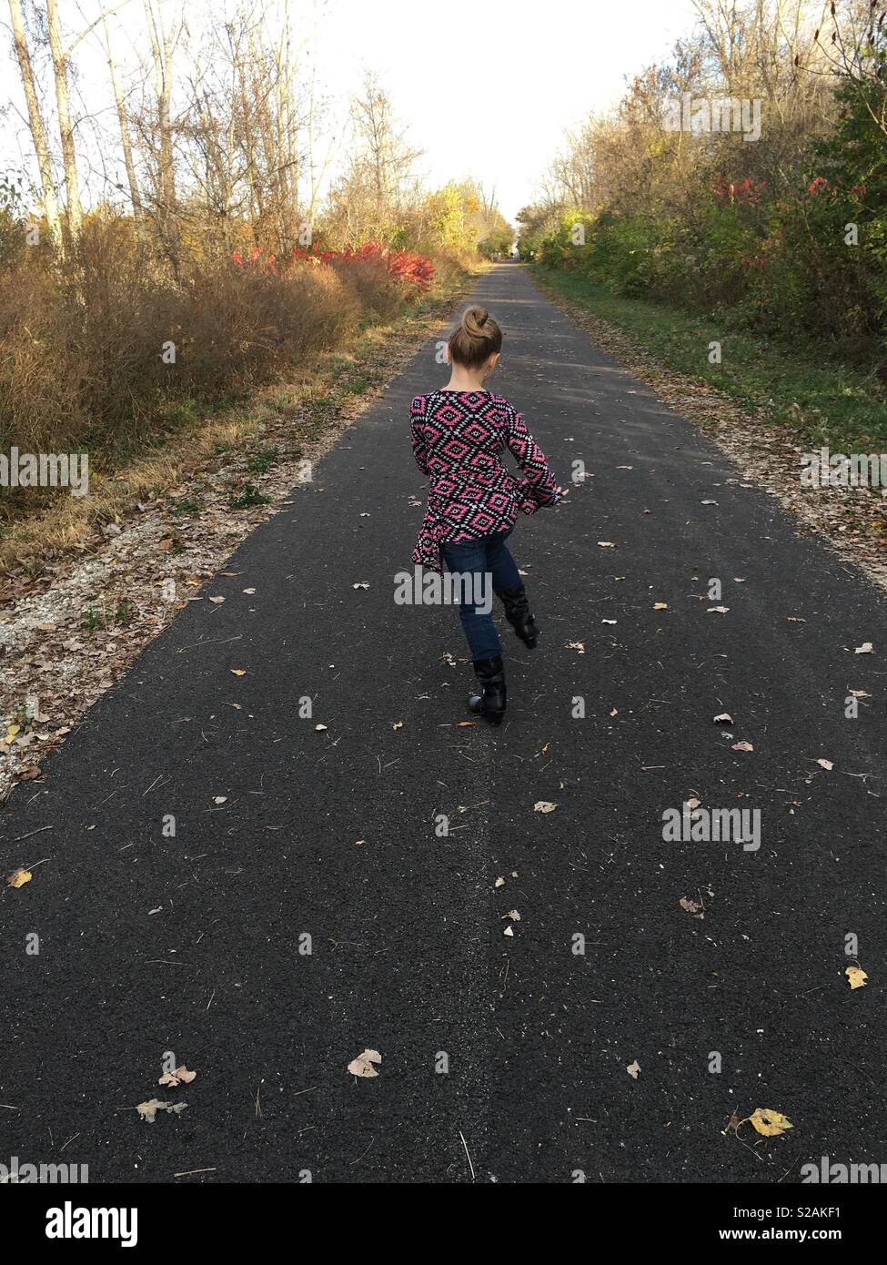 Girl skipping hi-res stock photography and images - Alamy