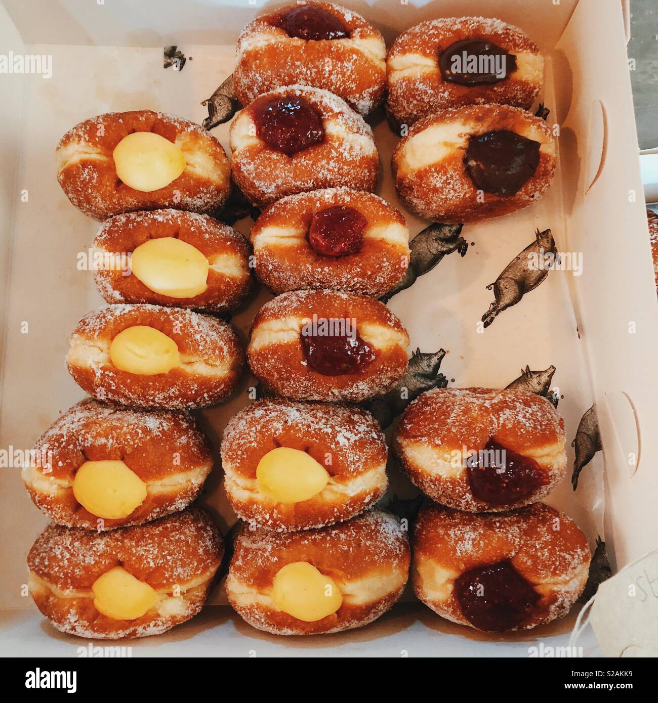 Box of doughnuts Stock Photo - Alamy
