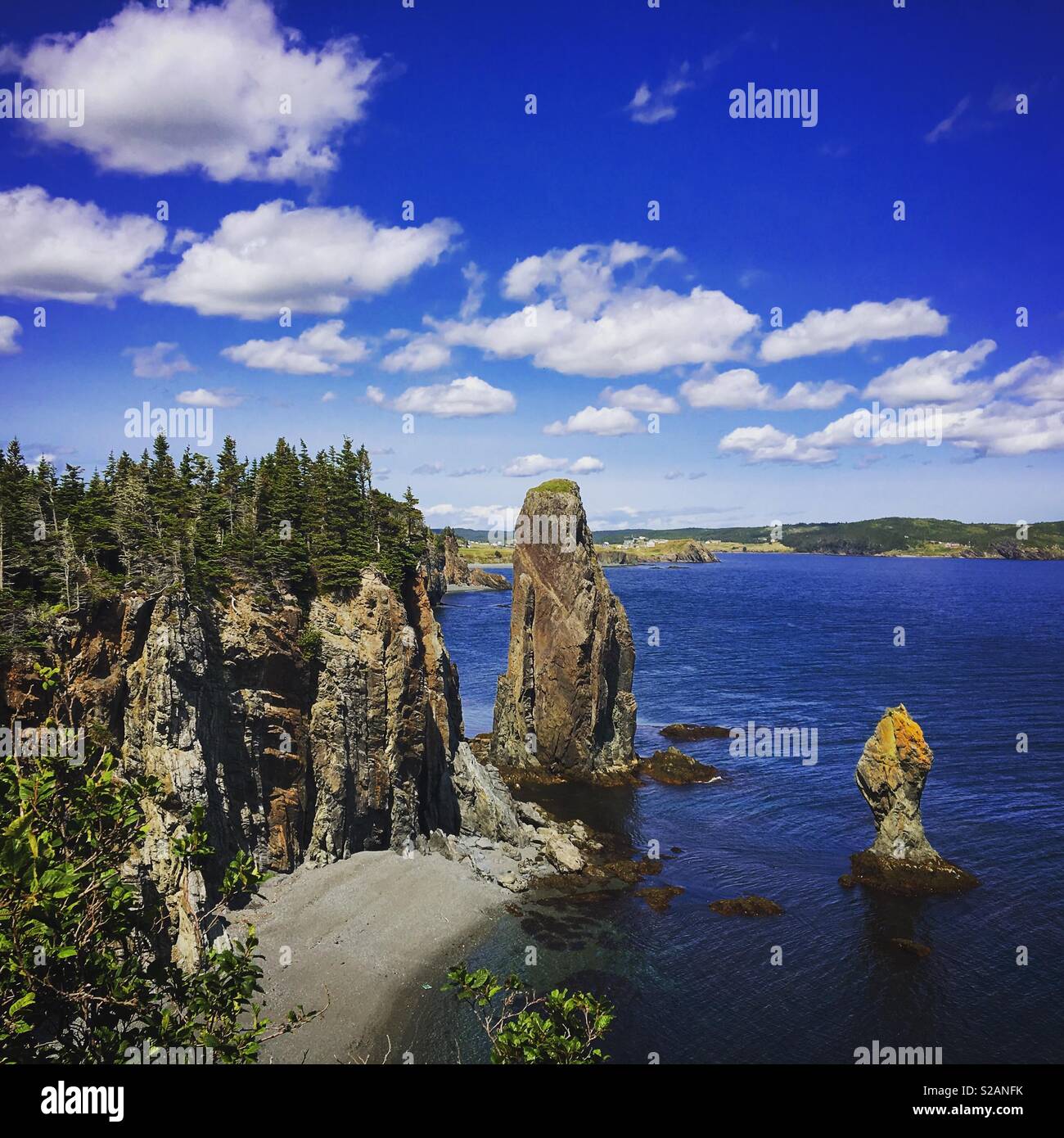 Sea stacks newfoundland hi-res stock photography and images - Alamy