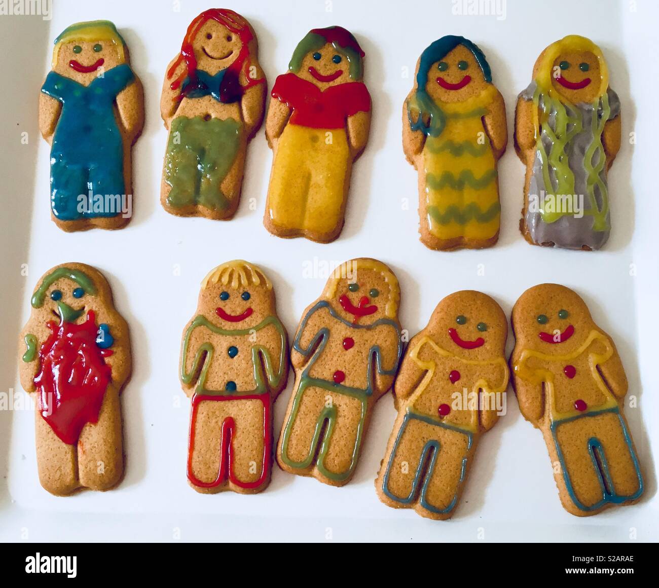 Gingerbread man biscuits hi-res stock photography and images - Alamy