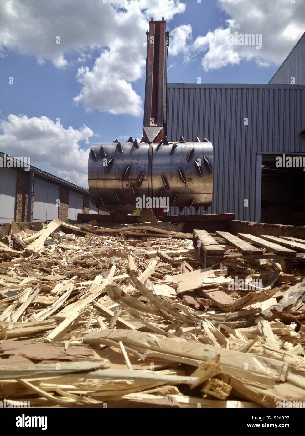 Mecanic industrial roller for shredding and recycling wood palettes ...