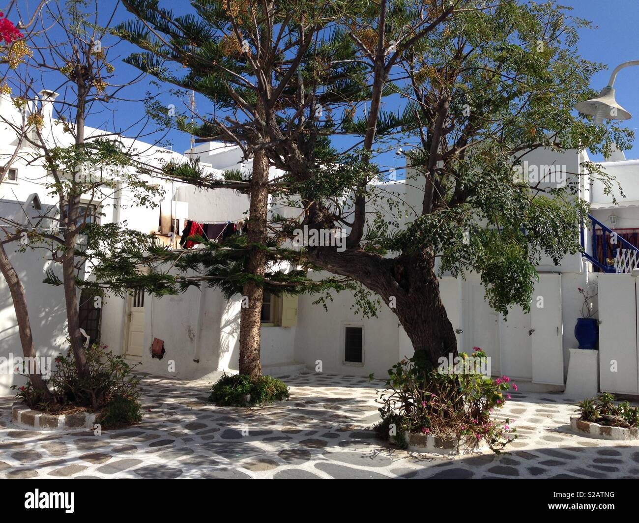 Greek square hi-res stock photography and images - Alamy