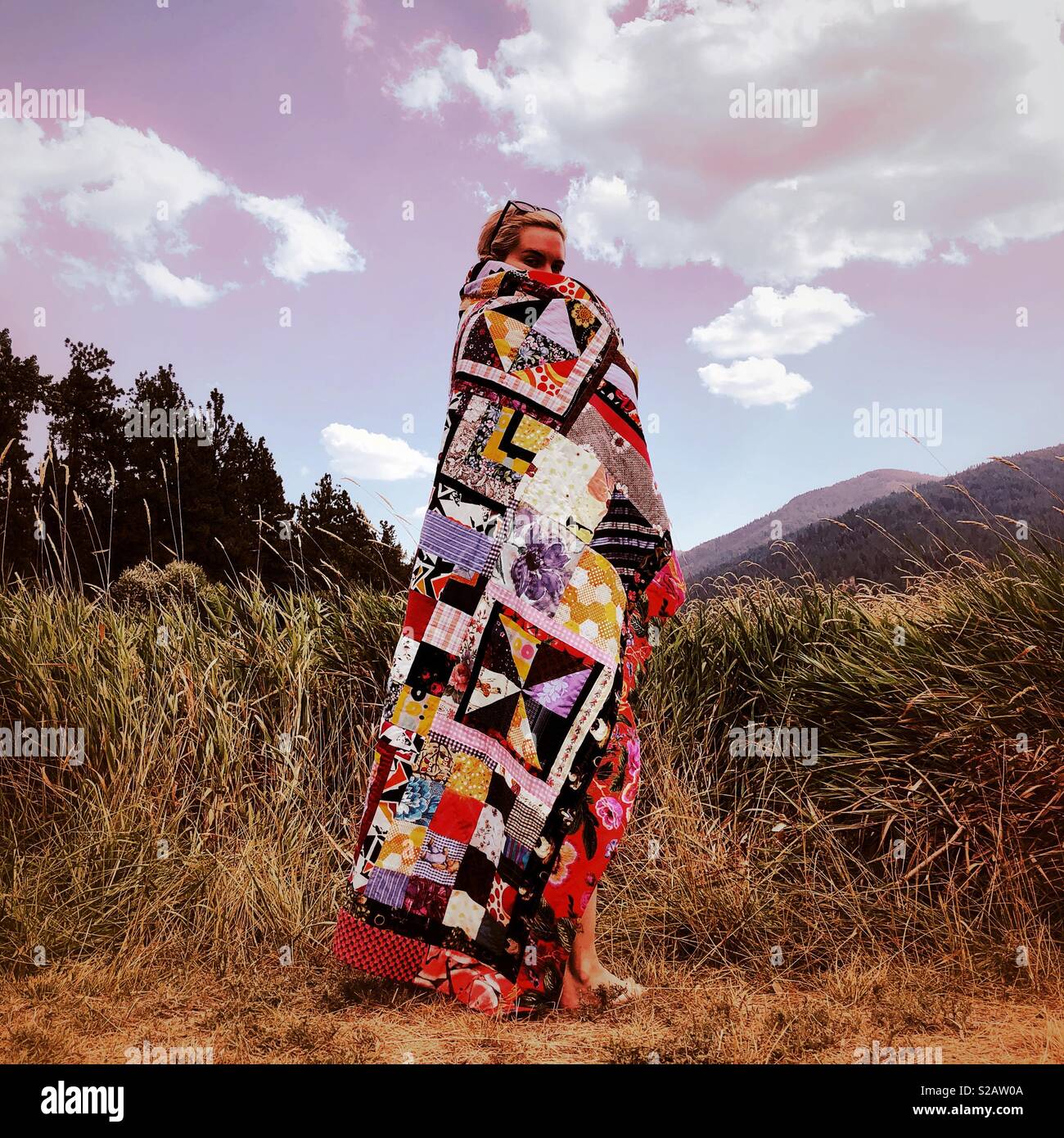 Girl wrapped in blanket hi-res stock photography and images - Alamy
