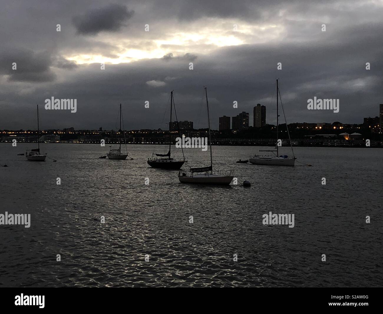 Boat basin hi-res stock photography and images - Alamy