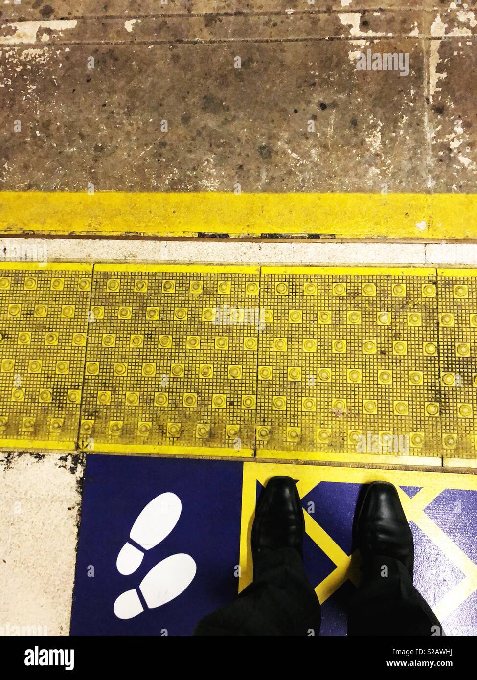 Standing trains hi-res stock photography and images - Alamy