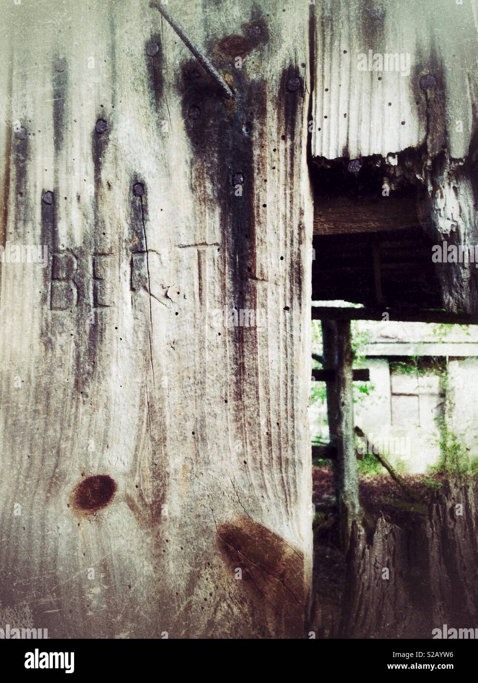 Old and decrepit hi-res stock photography and images - Alamy