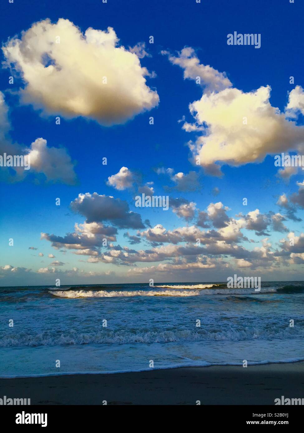 Blue ocean adventures hi-res stock photography and images - Alamy