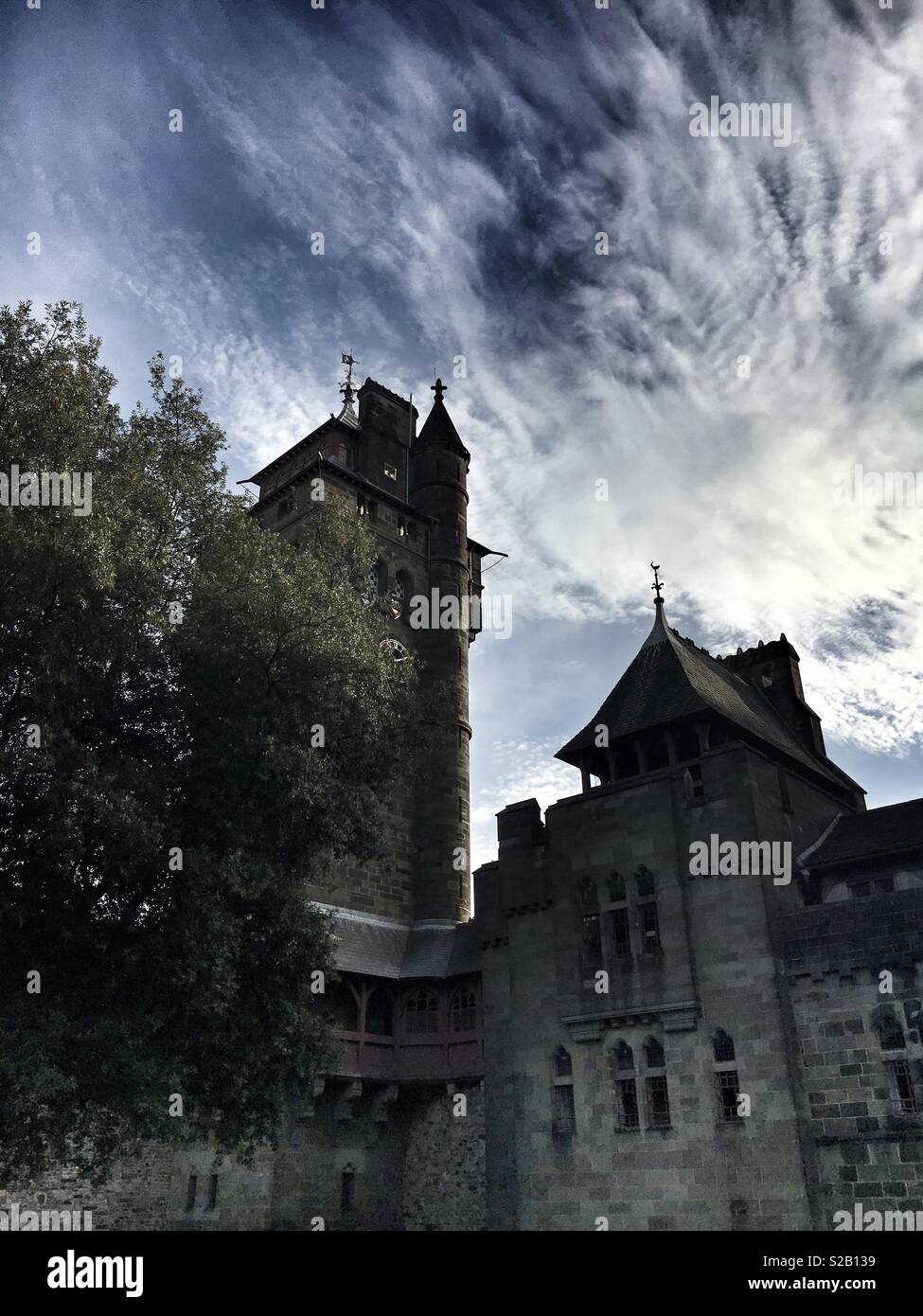 Historic cardiff castle hi-res stock photography and images - Alamy