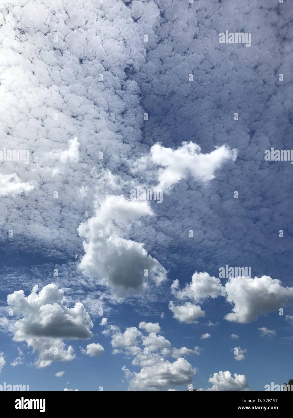 High clouds hi-res stock photography and images - Alamy