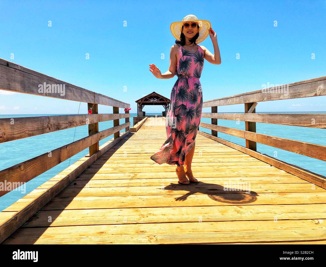 Shapely figure hi-res stock photography and images - Alamy