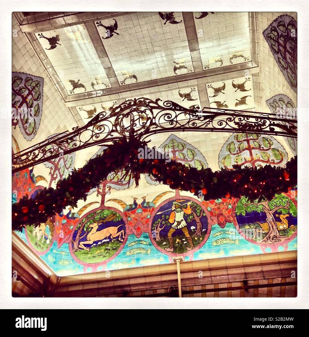 Harrods christmas decorations hi-res stock photography and images - Alamy