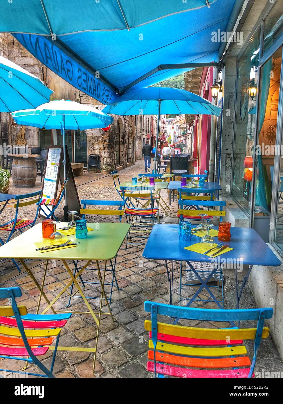 France southern outdoor tables hi-res stock photography and images - Alamy