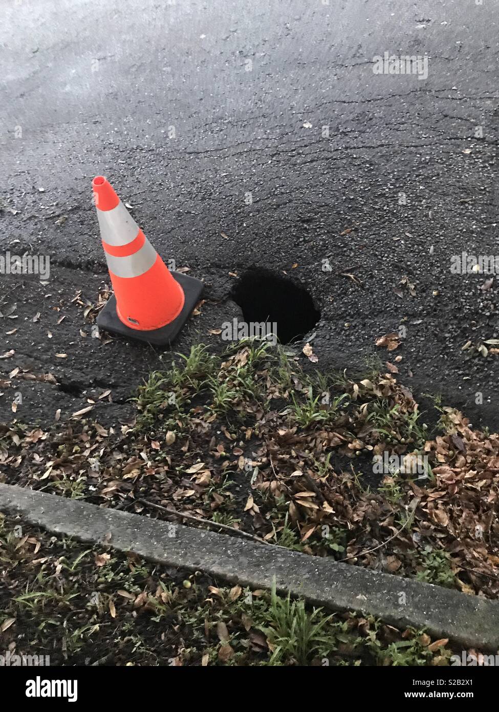 Sinkhole road hi-res stock photography and images - Alamy