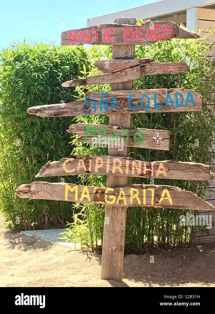 Beach cocktail sign Stock Photo - Alamy