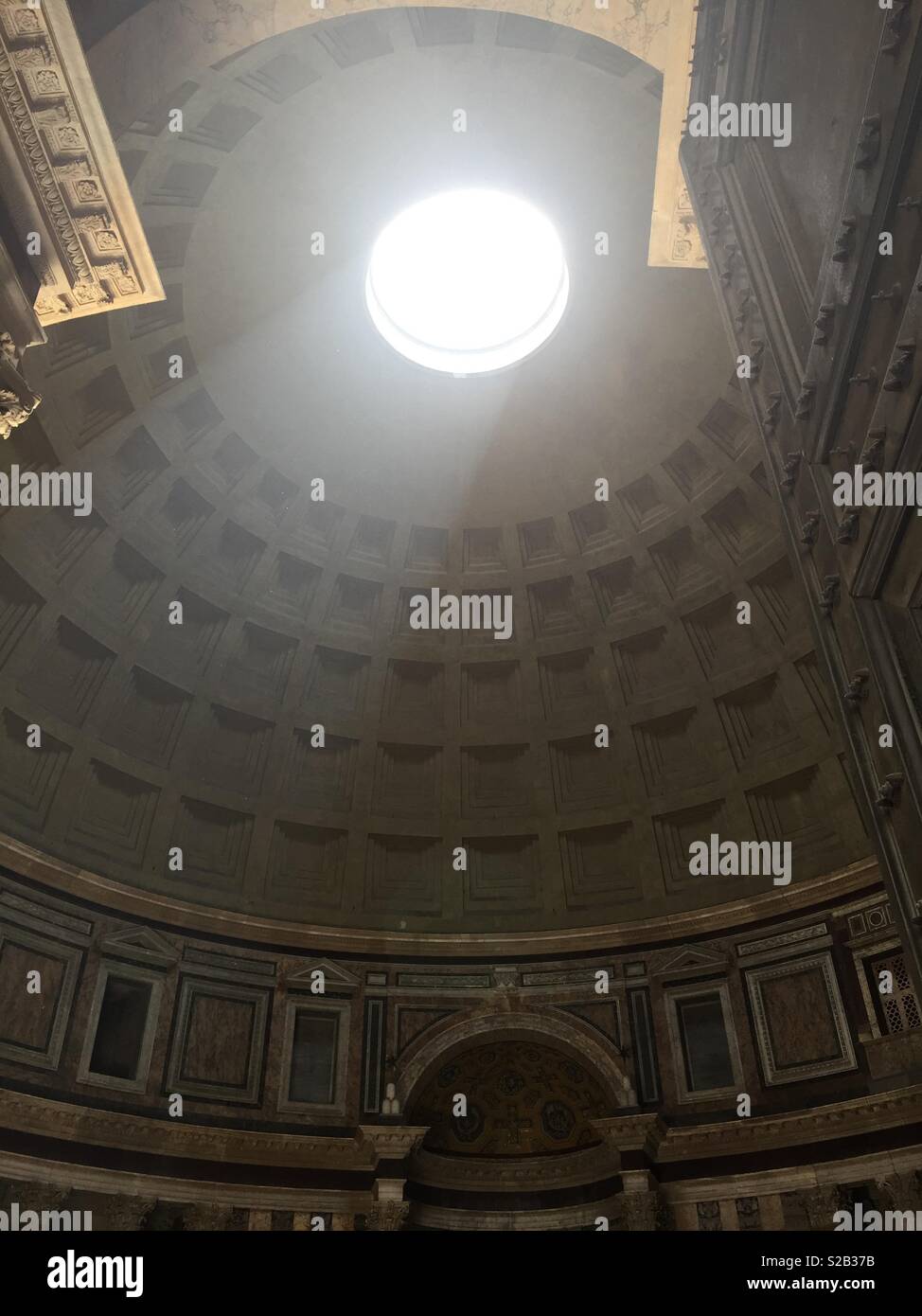 Light coming through the oculus in the Pantheon in Rome, Italy Stock ...