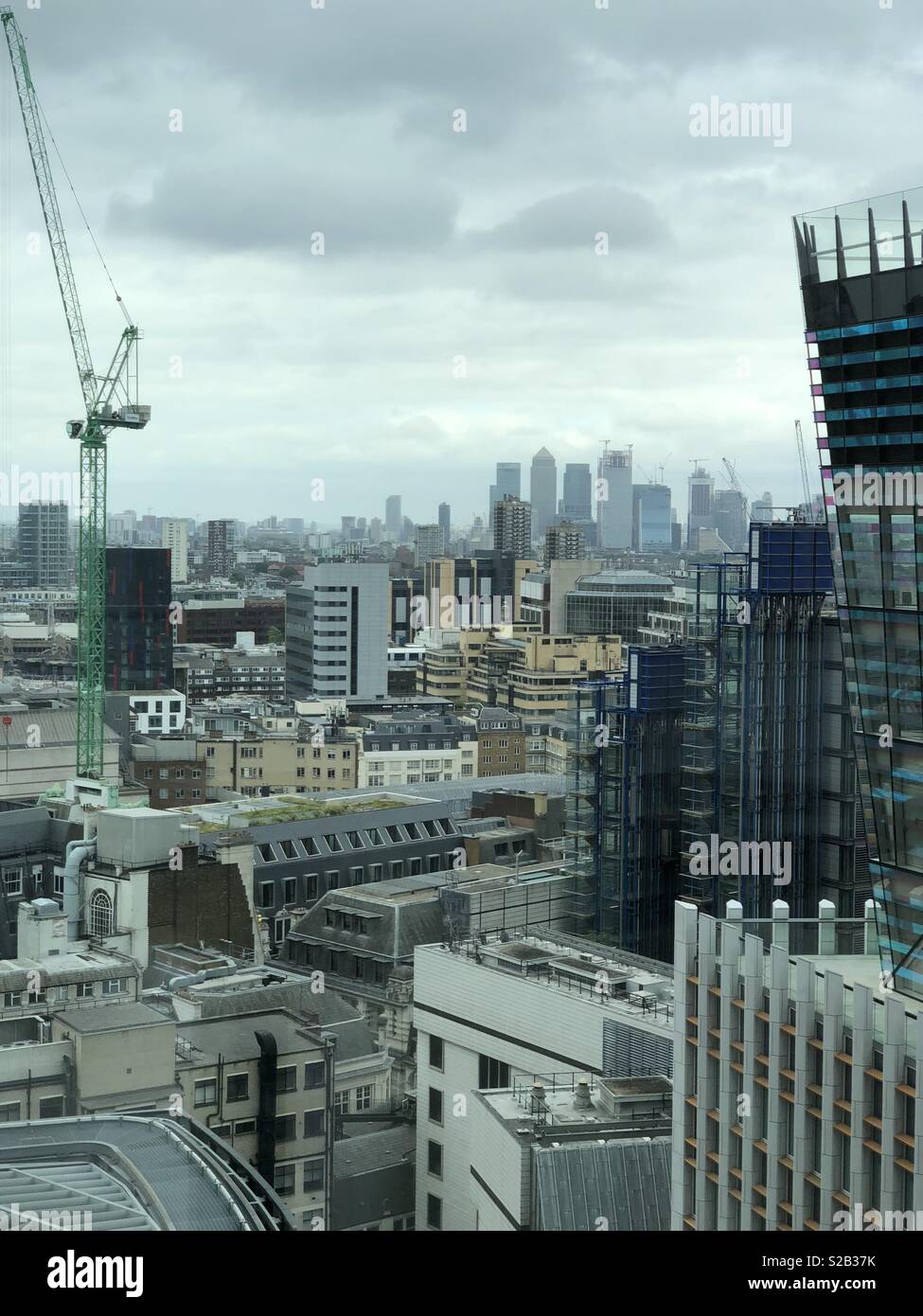 Cloudy city hi-res stock photography and images - Alamy