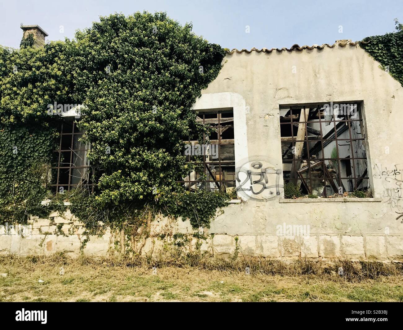 Croatia building derelict hi-res stock photography and images - Alamy