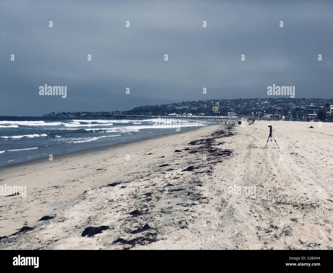 Photo Stand Facing Ocean Stock Photo - Alamy