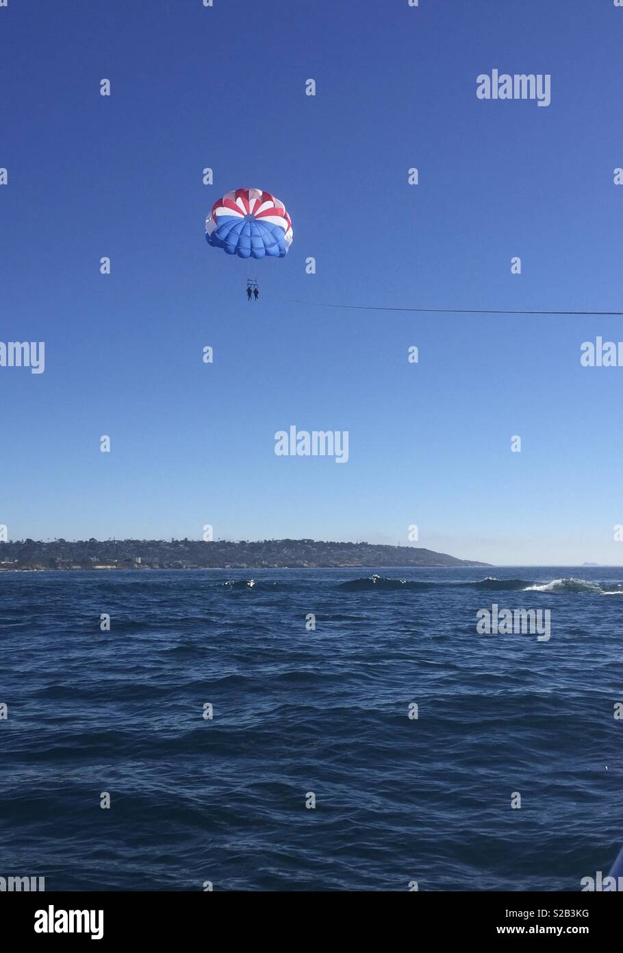 The parasailing hi-res stock photography and images - Alamy