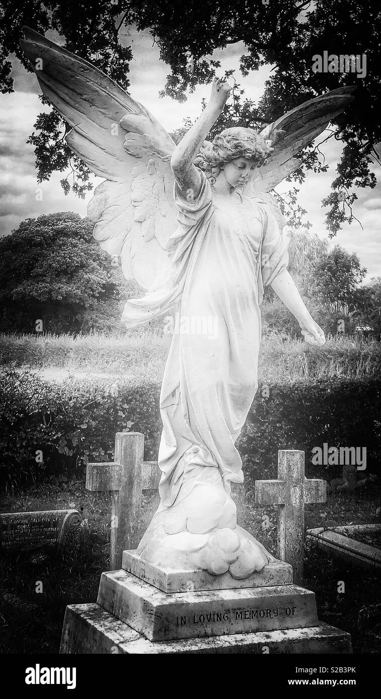 Angel memorial in graveyard hi-res stock photography and images - Alamy
